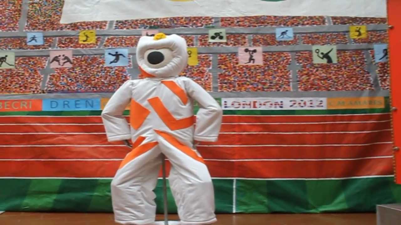 WENLOCK - THE ROBOT LIGHTS UP THE OLYMPIC FLAME - YouTube