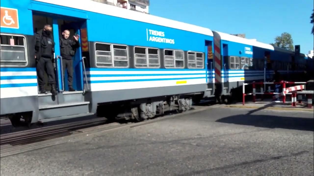 GM GT-22 CW-2 A917 con tren de pasajeros 4515 Temperley-Haedo de las 10 llegando a Haedo - YouTube