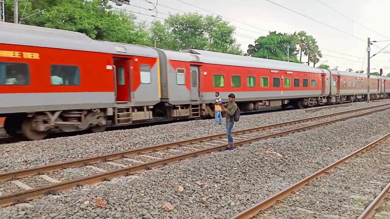 😍Beautiful station crossing//high Speed train in main Line - YouTube