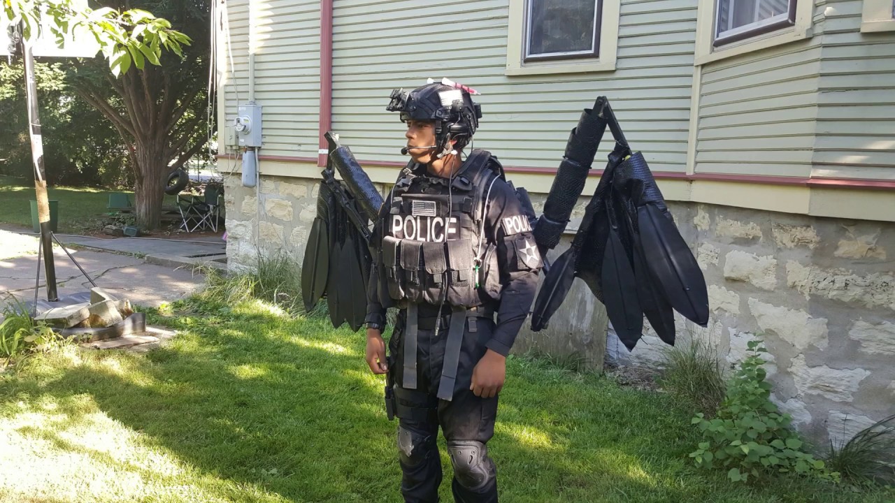 Electronic Wings Cosplay - YouTube