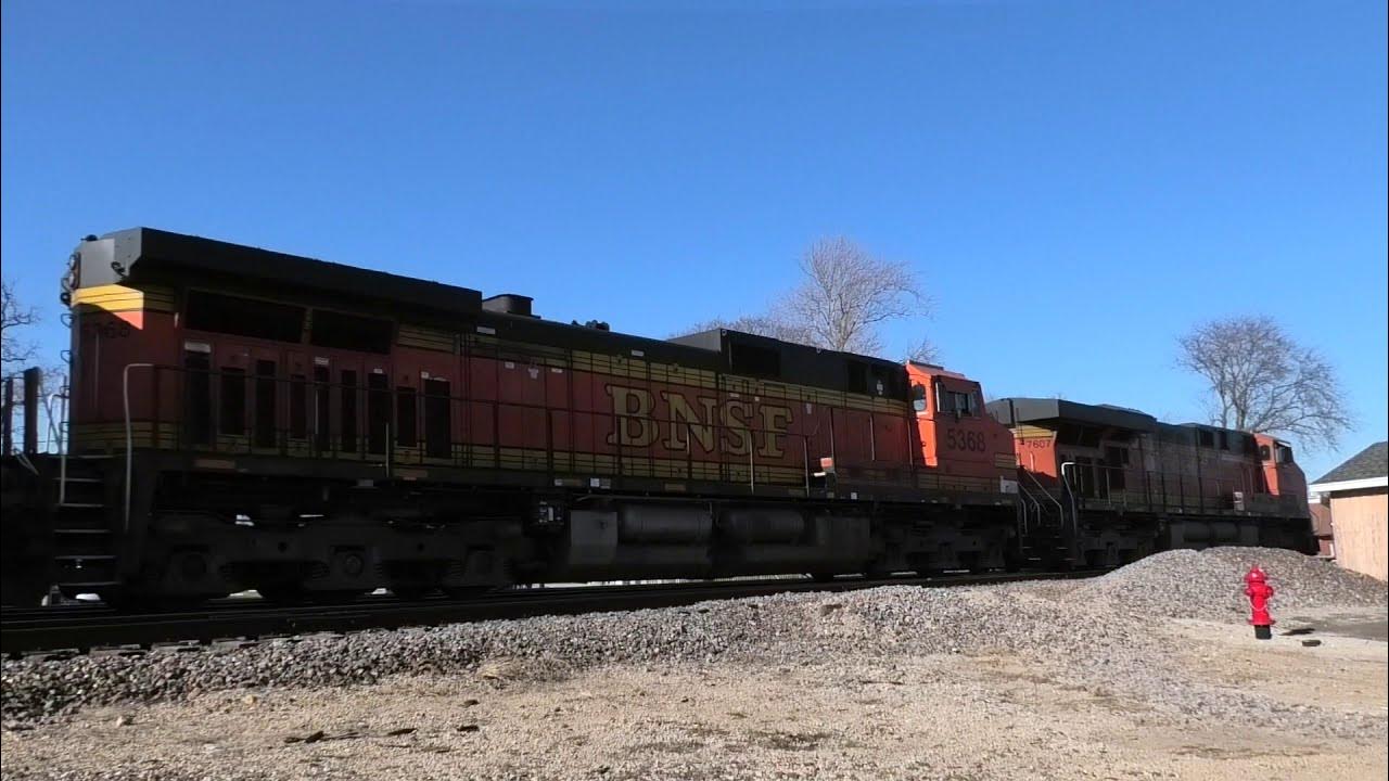 K5HLB! BNSF 7607 East in Coal City, IL 3/11/21 - YouTube