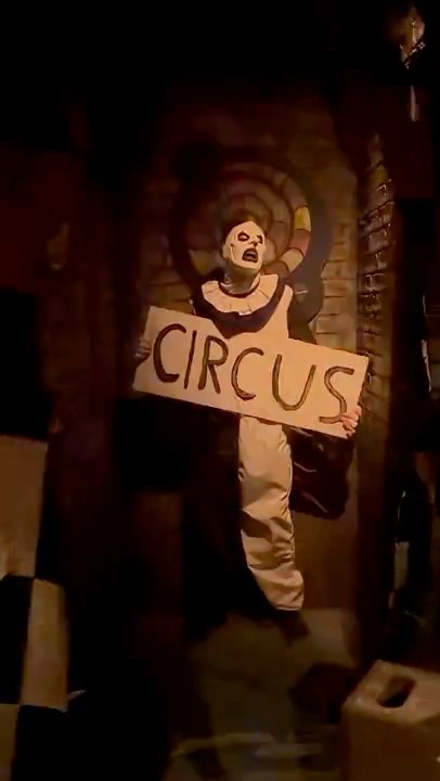 Universal Orlando HHN - Terrifier (The not-so-scary version) - YouTube