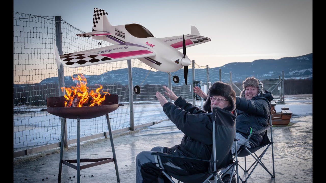 STM Acrobat - The flight before Christmas - YouTube