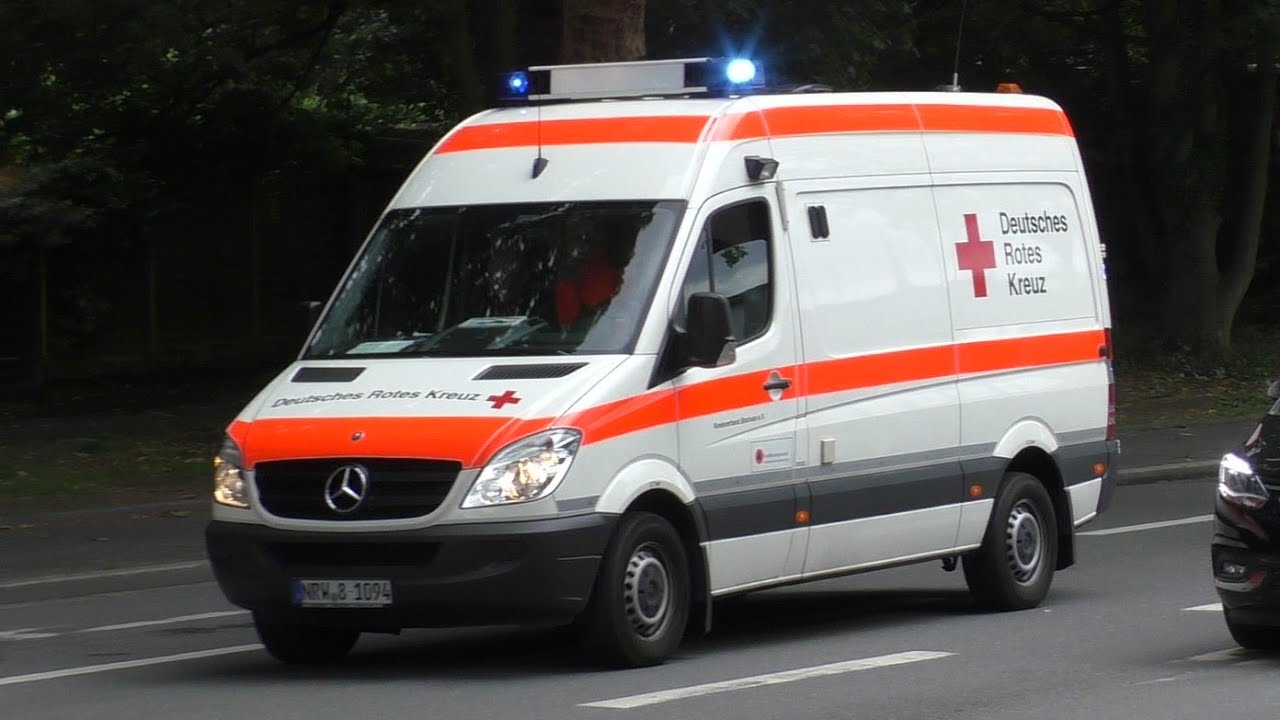 [Bombenfund] KTW ASB, RTW + NKTW DRK, RTW BF Bochum - YouTube