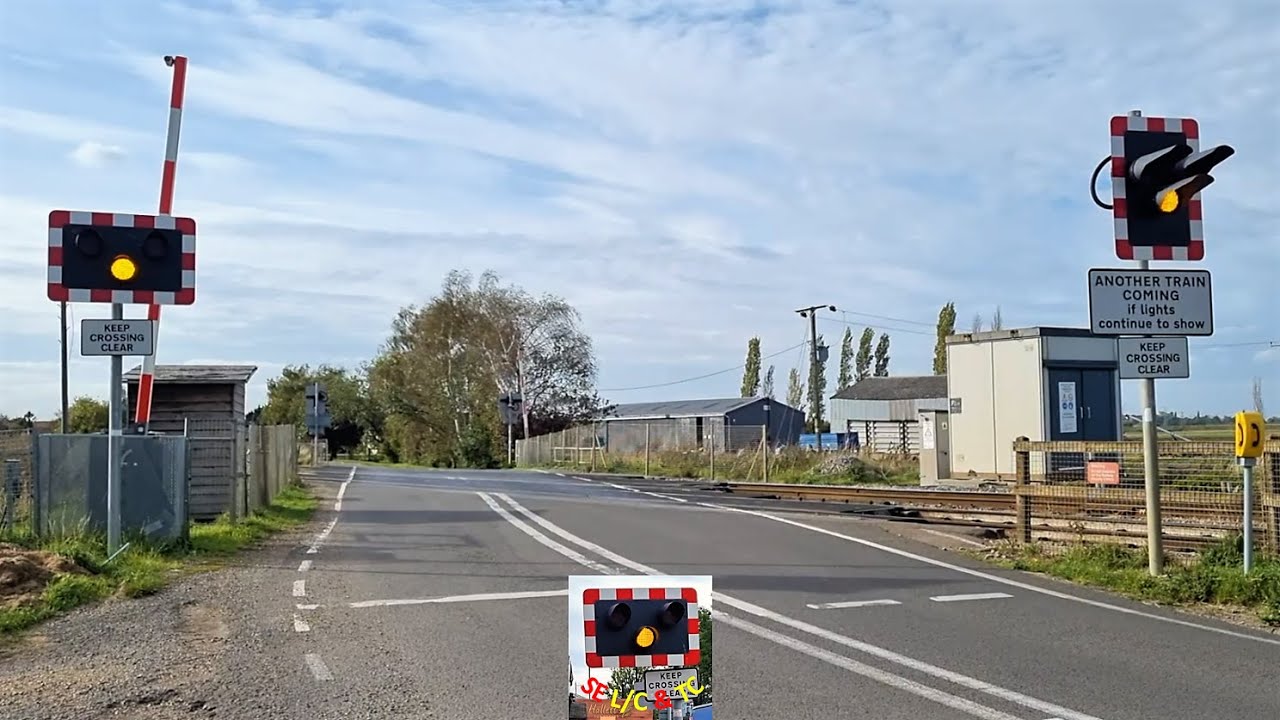 (Two trains in one lowering, twice) Three Horseshoes (No.3) Level ...
