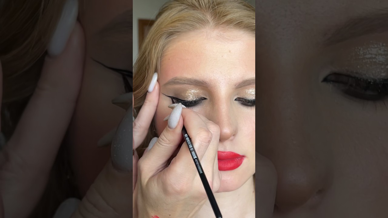 Eye makeup tutorial 🤩 #makeuptutorial #eyemakeuptutorial #beautytutorial - YouTube