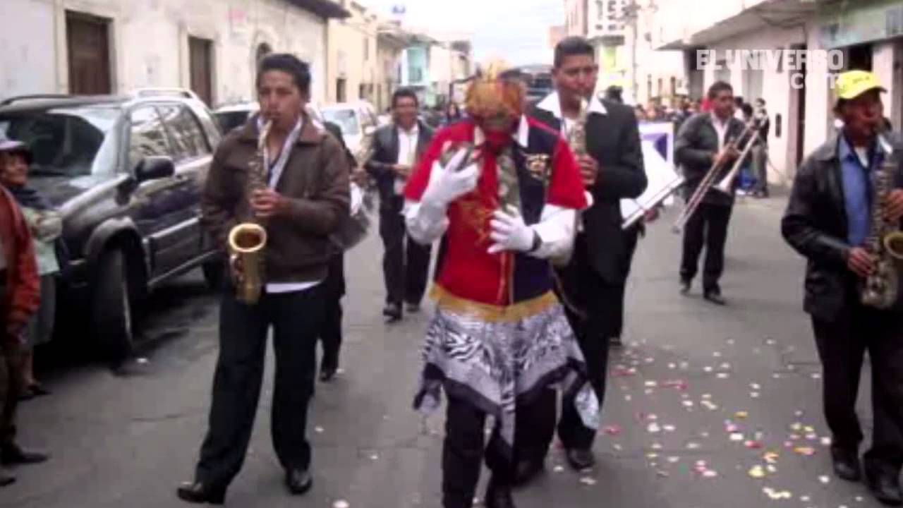 Diablitos en el pase del Rey de Reyes en Riobamba - YouTube