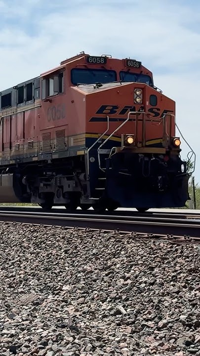 BNSF Manifest train heading east! #train #bnsfrailway #bnsftrains #bnsf - YouTube
