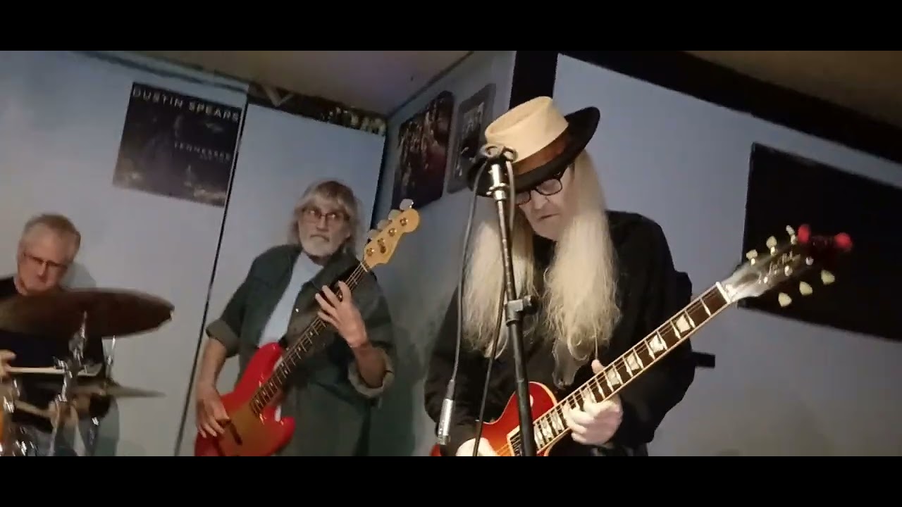 Bleu Lane performs Eddie Taylor tune at The World Famous Thursday Night ...