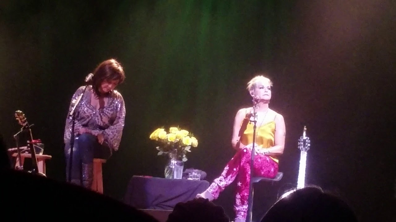 Something in Red: Lorrie Morgan - YouTube