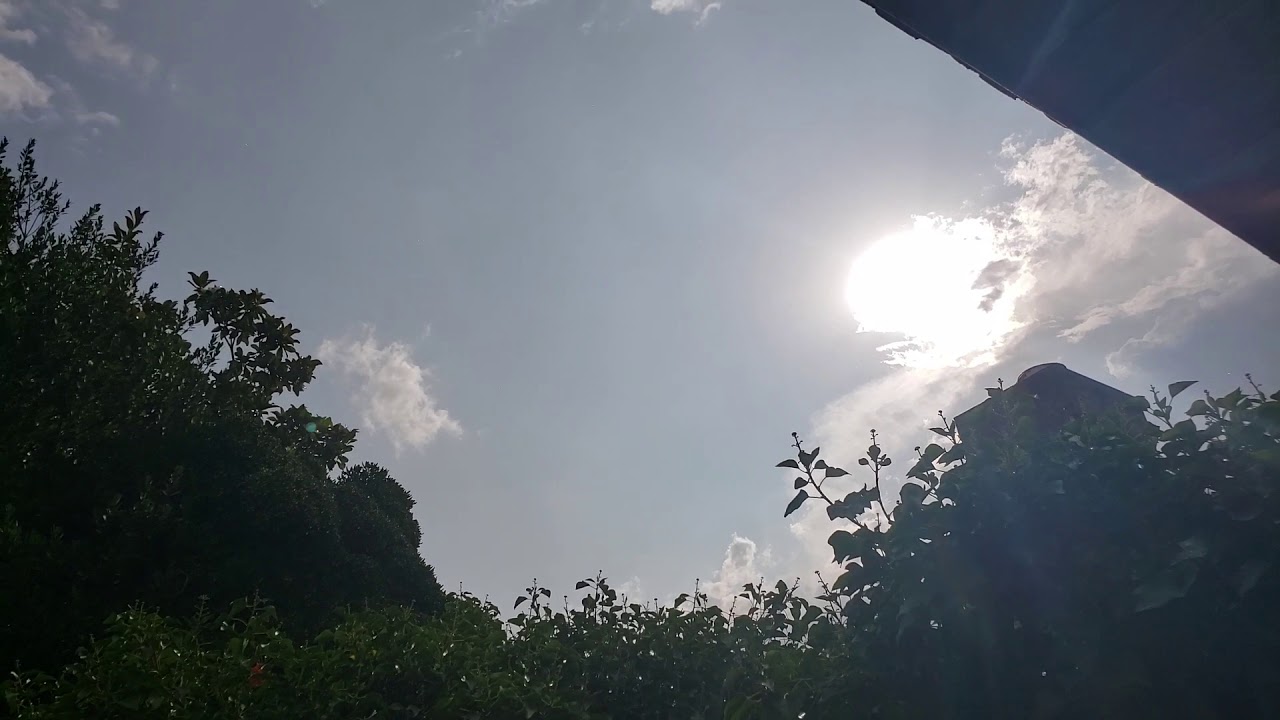 Lluvia con sol - YouTube