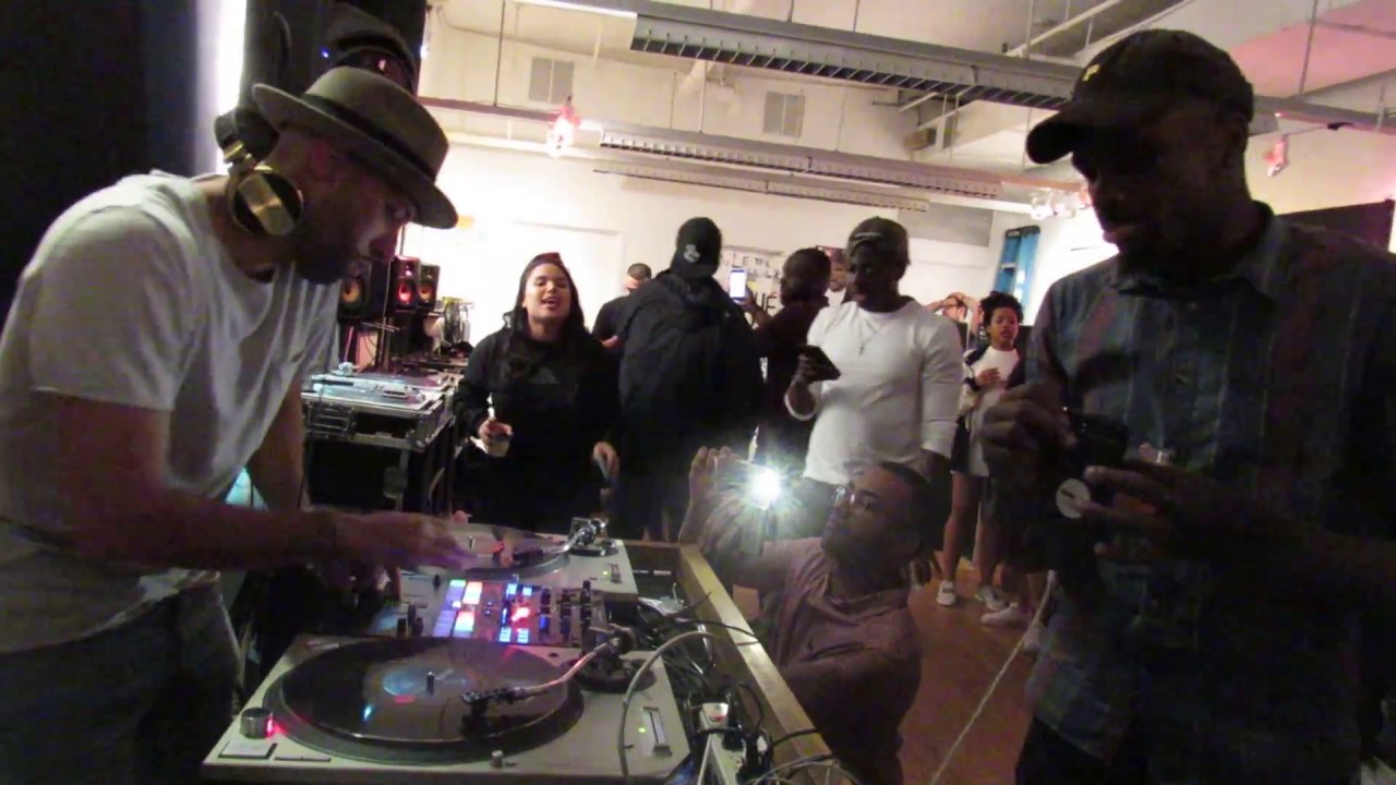 Dj Moka at the Scratch Academy Dj Mixer Turntablist Set pt 1 - YouTube