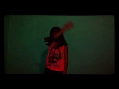 Mi prima bailando maluma