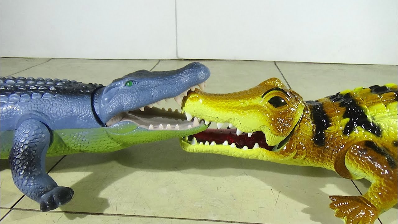 Two Crawling Crocodile Alligator Reptile Animal Toys w/ Flashing Lights ...