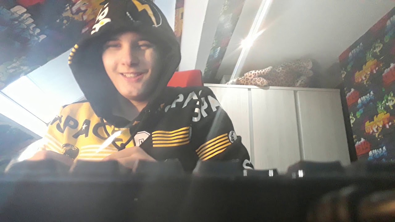 Première facecam + unboxing de gaming - YouTube