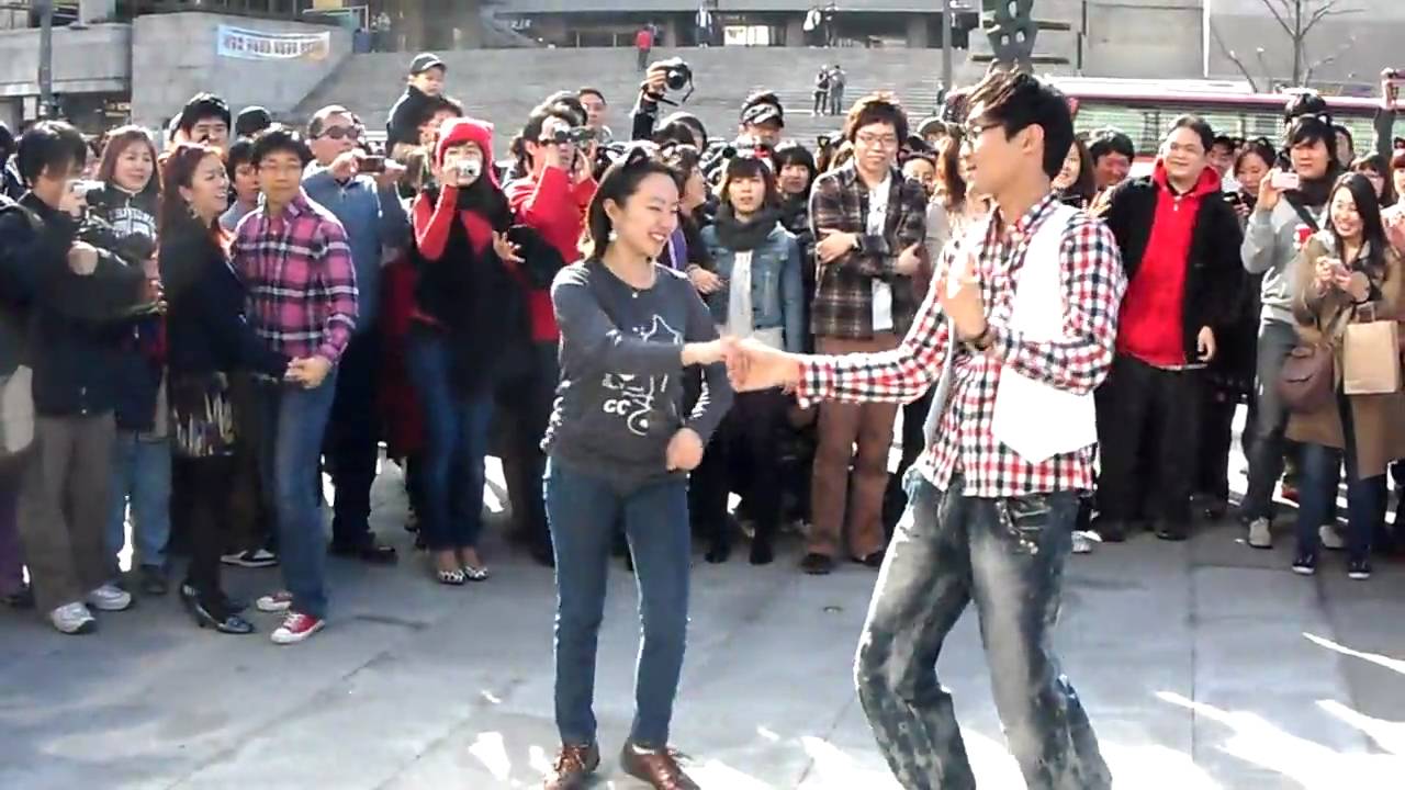 Swing dance in Gwanghwamoon, seoul, South korea. - YouTube