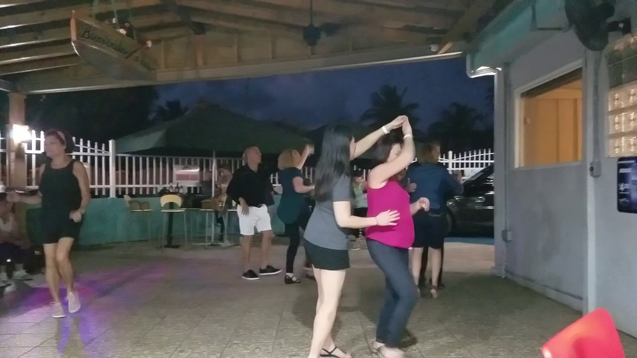 Mee - dance - YouTube