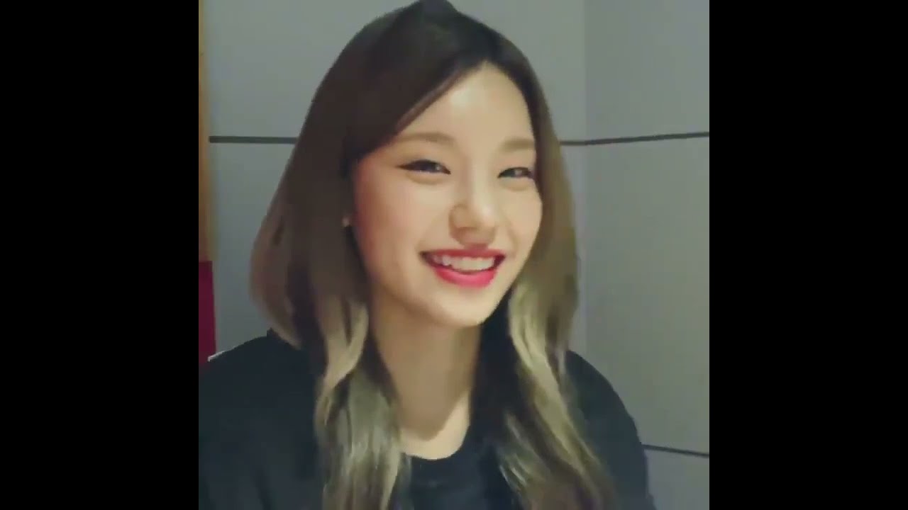 210713 ITZY Yeji saying " I can swim for 10 sec, like this " - YouTube