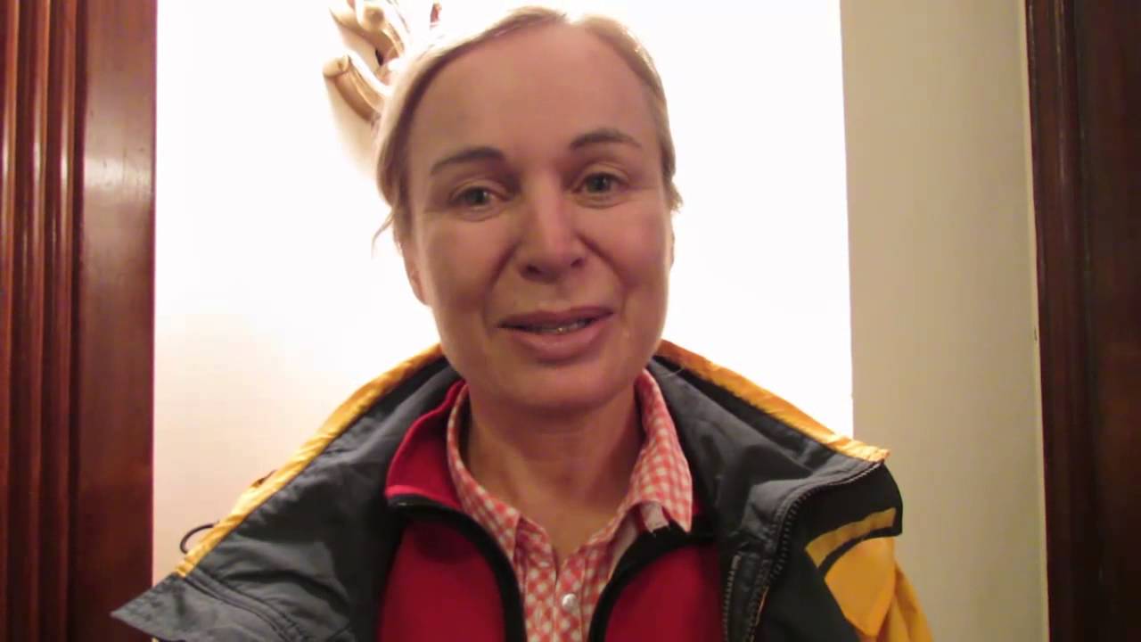 Isabelle from France reviews the Delhi shopping tour - YouTube