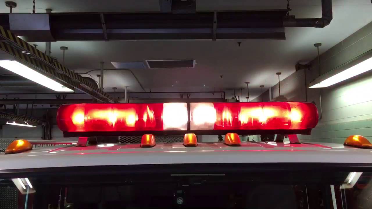 Federal Signal Aerodynic Red w/ Center Mars Lights - YouTube