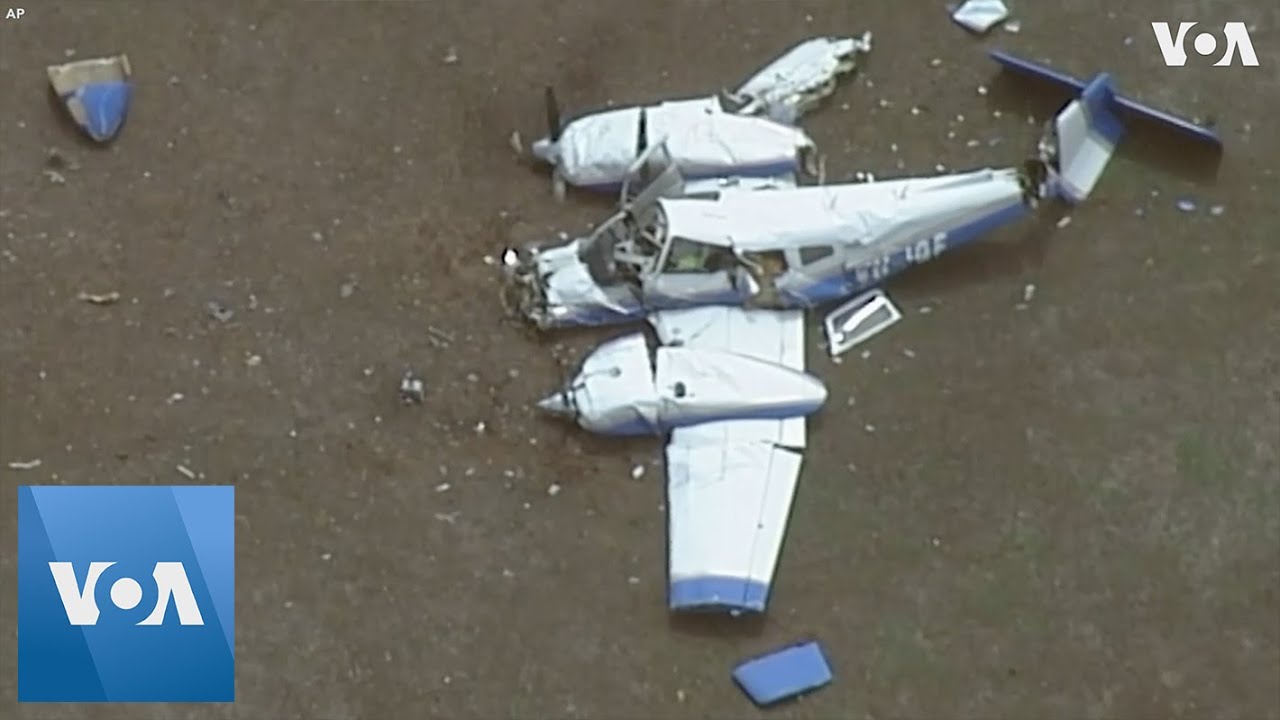 Small Planes Mid-Air Crash Kills 4 in Australia - YouTube
