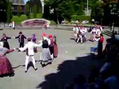 Danish Folkdance - YouTube