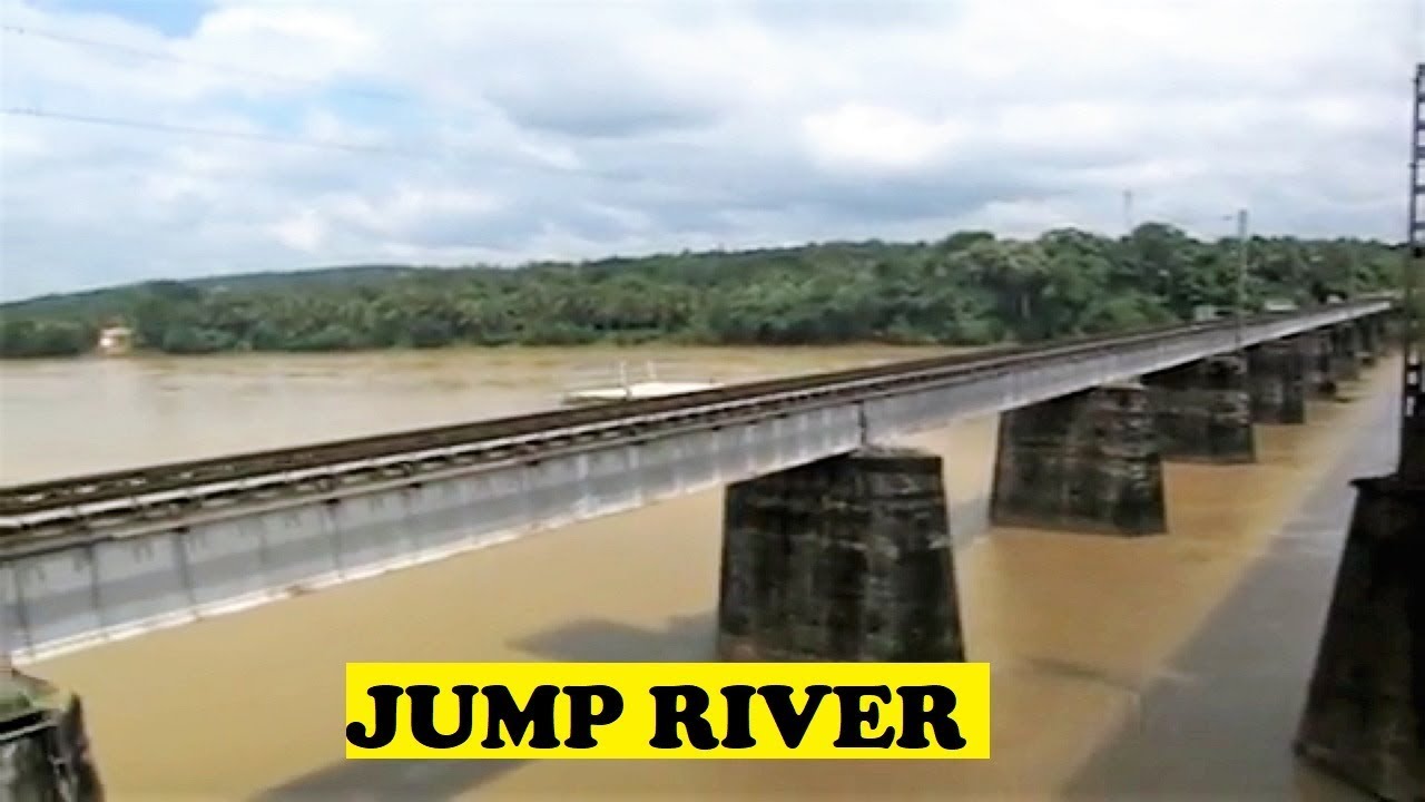Sabari Express On Bharathappuzha River Bridge - YouTube