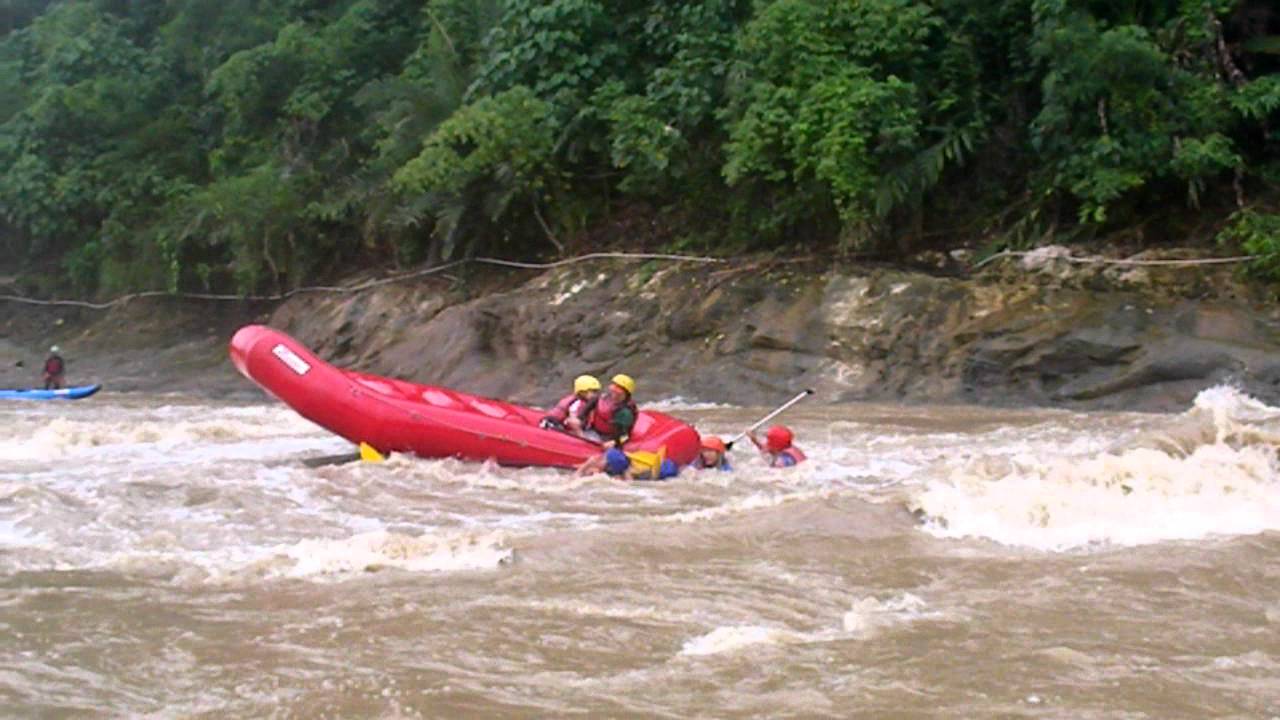 Falling off the raft in Davao's White Water Rafting - YouTube