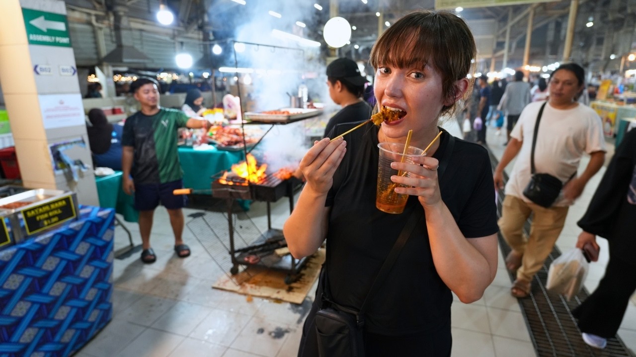 STREET FOOD HEAVEN IN BRUNEI (Roti John, Nasi Katok, Cheese Tofu) - YouTube