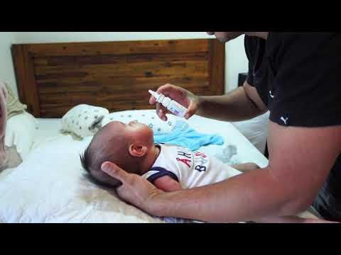 Decongesting Baby Stuffy Nose Using Fess Little Noses Nasal Spray