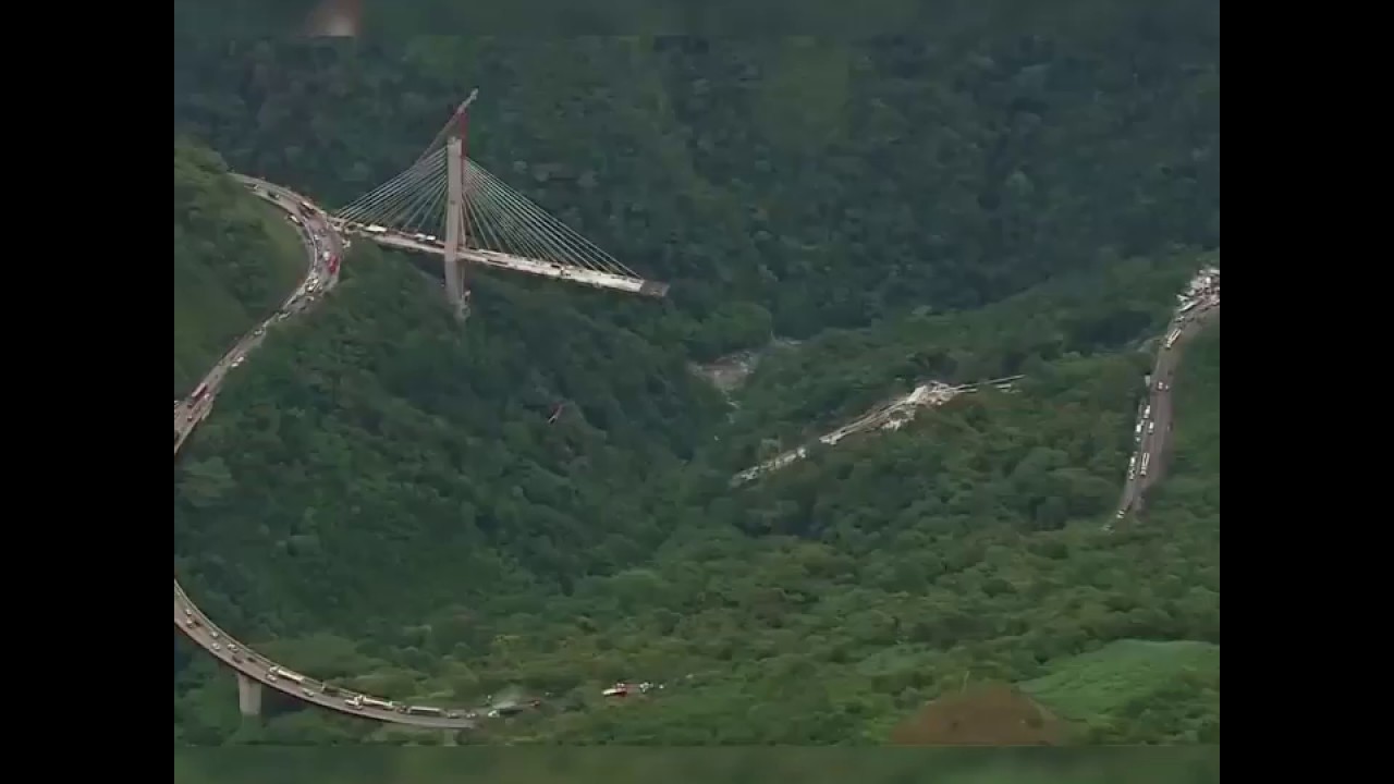 A Bridge Collapse in Colombia - YouTube