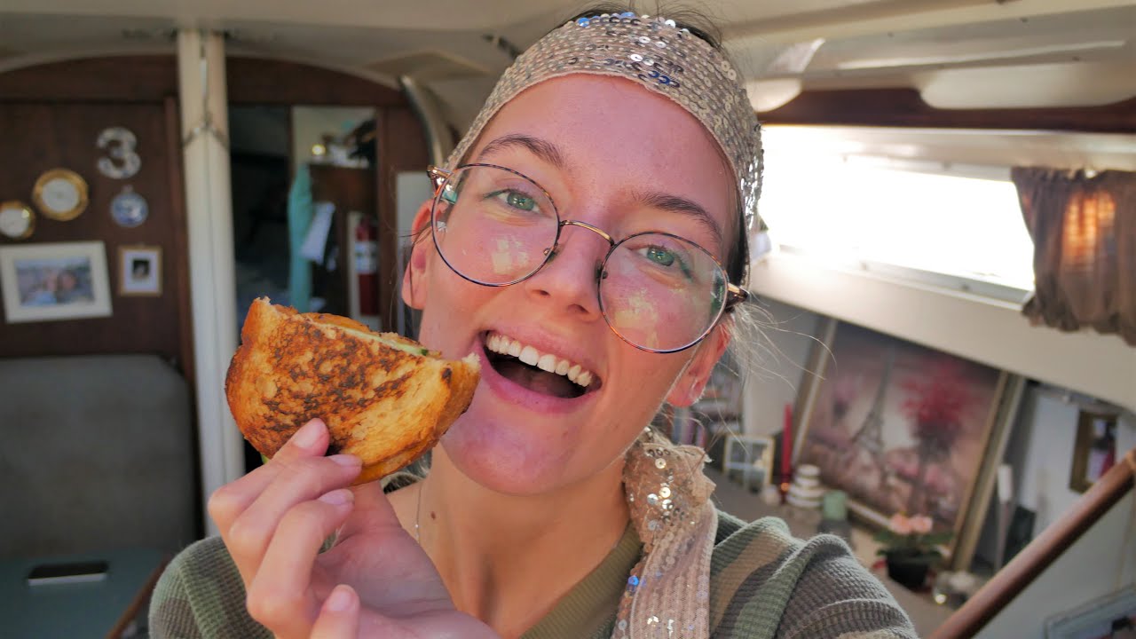 How We Cook Food On A 30ft Sailboat! - Ep. 24 - YouTube