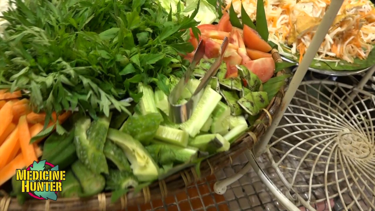 Malaysian Chef Ismail Shares Traditional Culinary Knowledge - YouTube