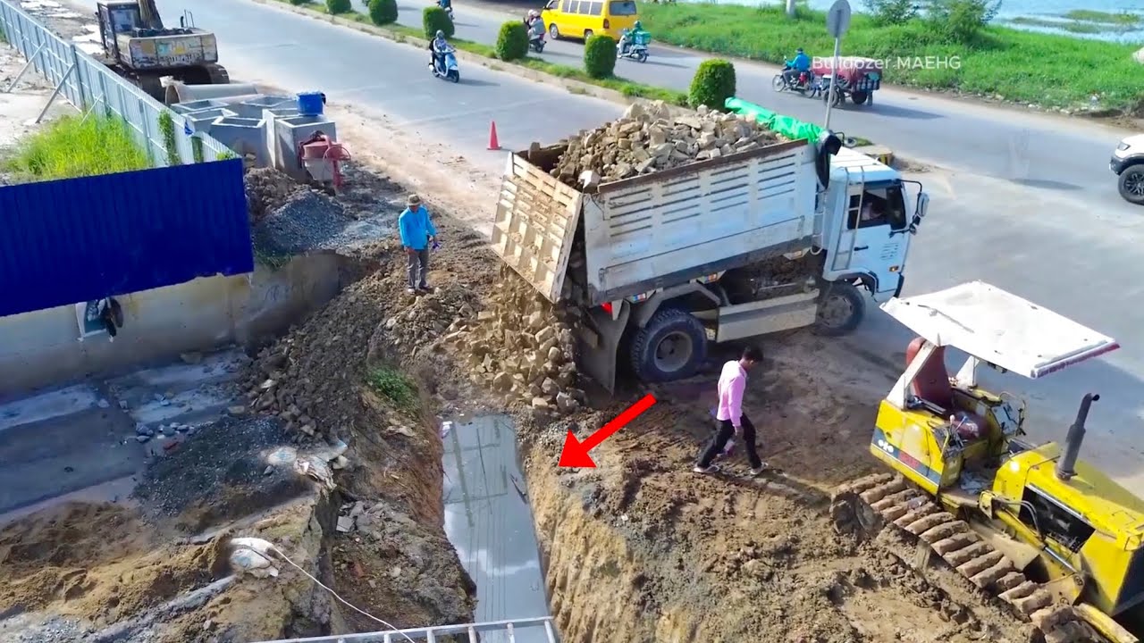 Full Processing of Filling Rock on Drainage Pipes By 5Ton DumpTruck and ...
