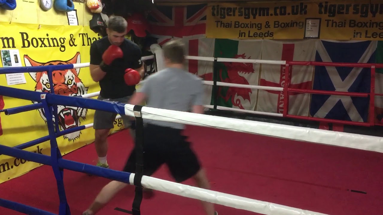Leeds university boxing body sparring - YouTube