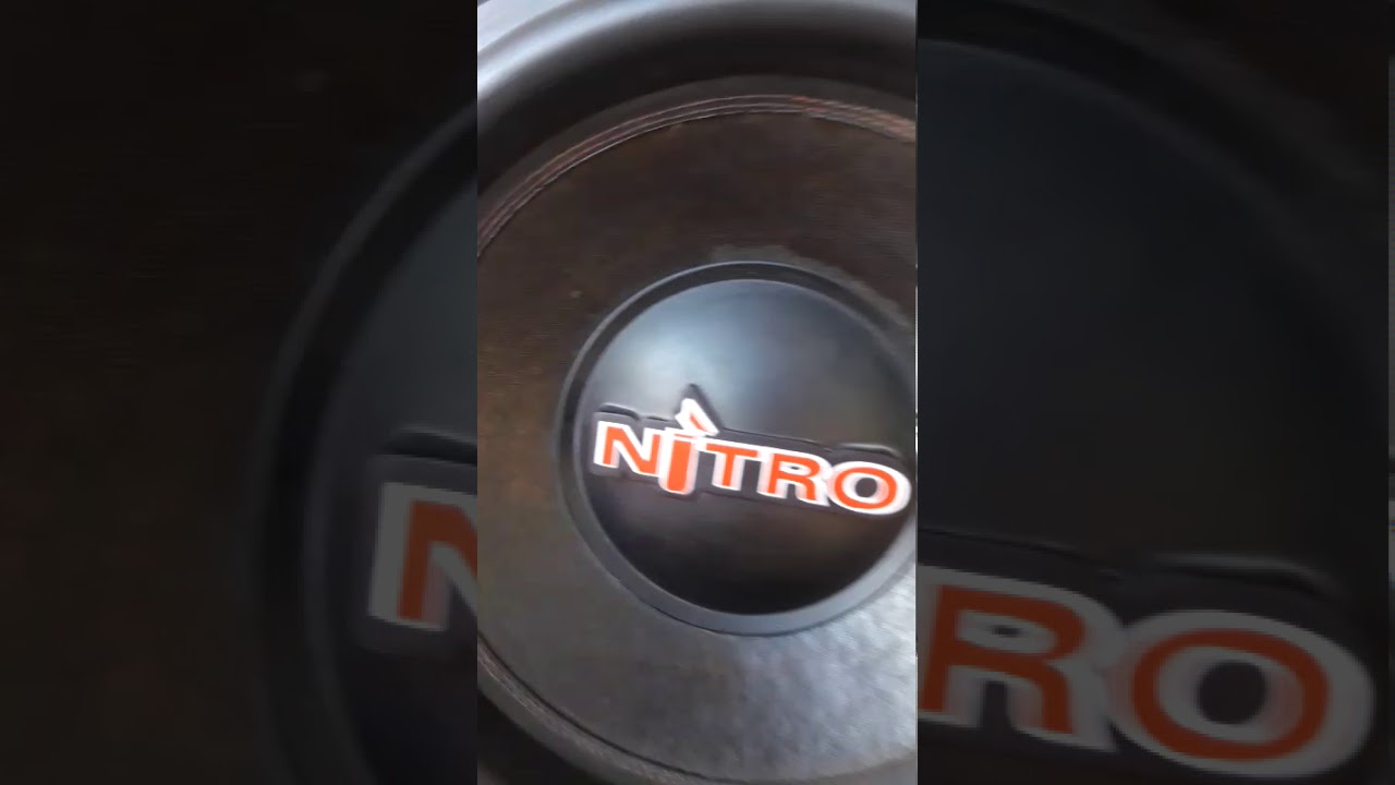 Subwoofer Nitro tocando Funk - YouTube
