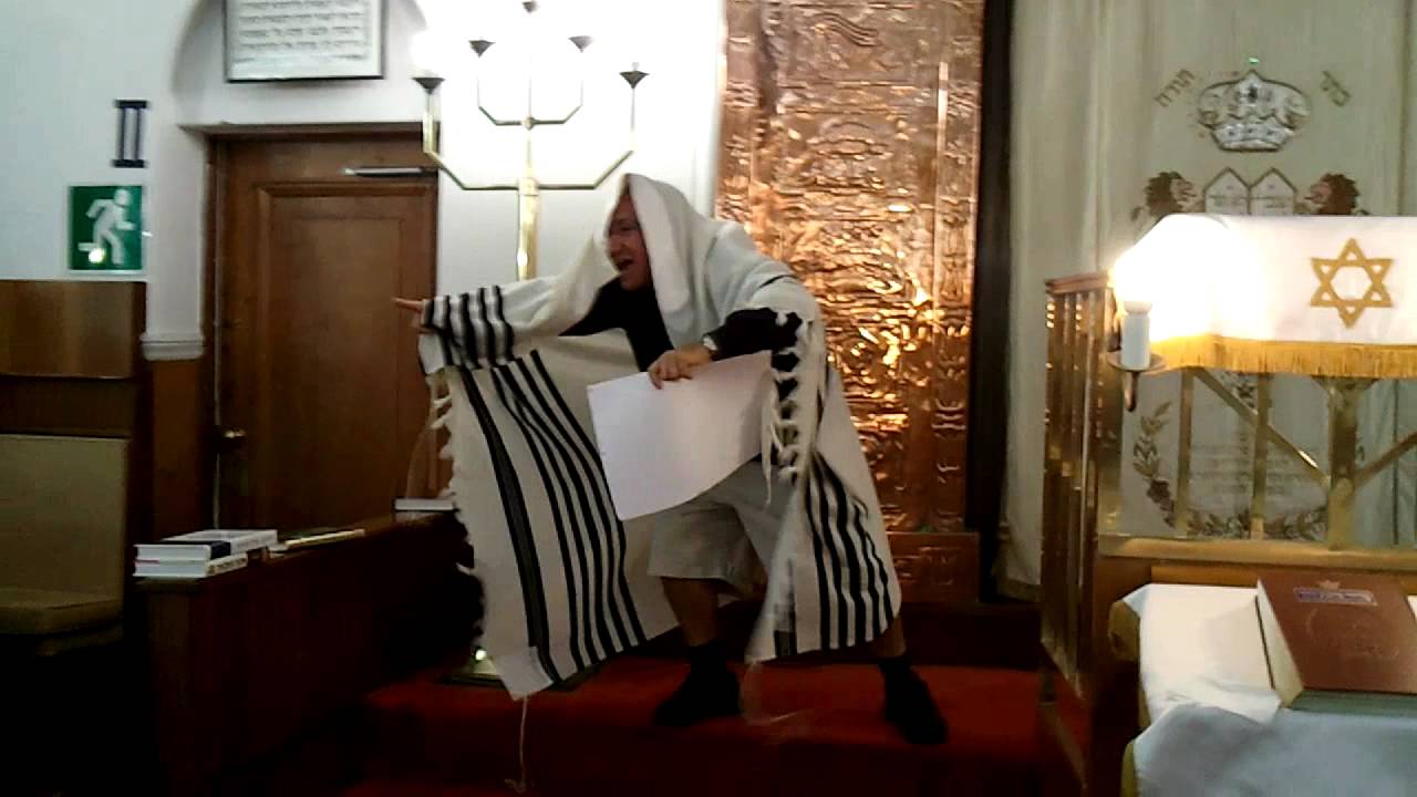 Rabbi Owen Futeran invites you to dance on Simchat Torah - YouTube