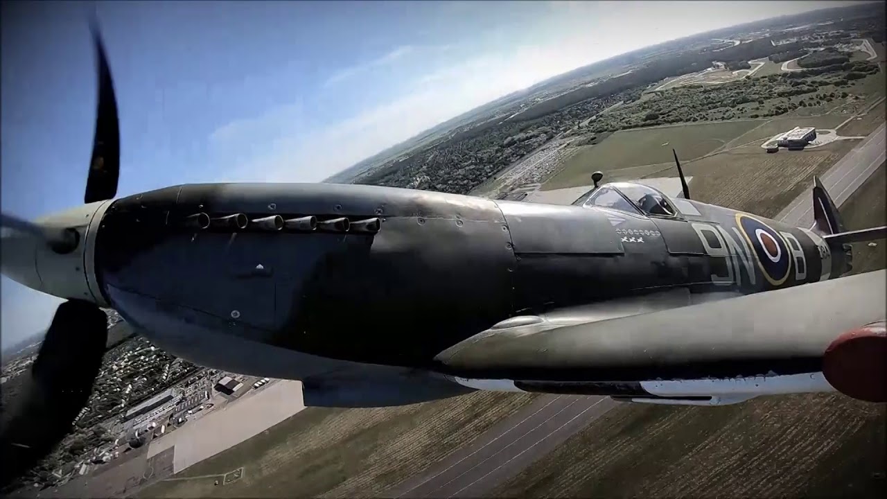 Supermarine Spitfire "clipped wings" - Jak se s ním létá? - YouTube
