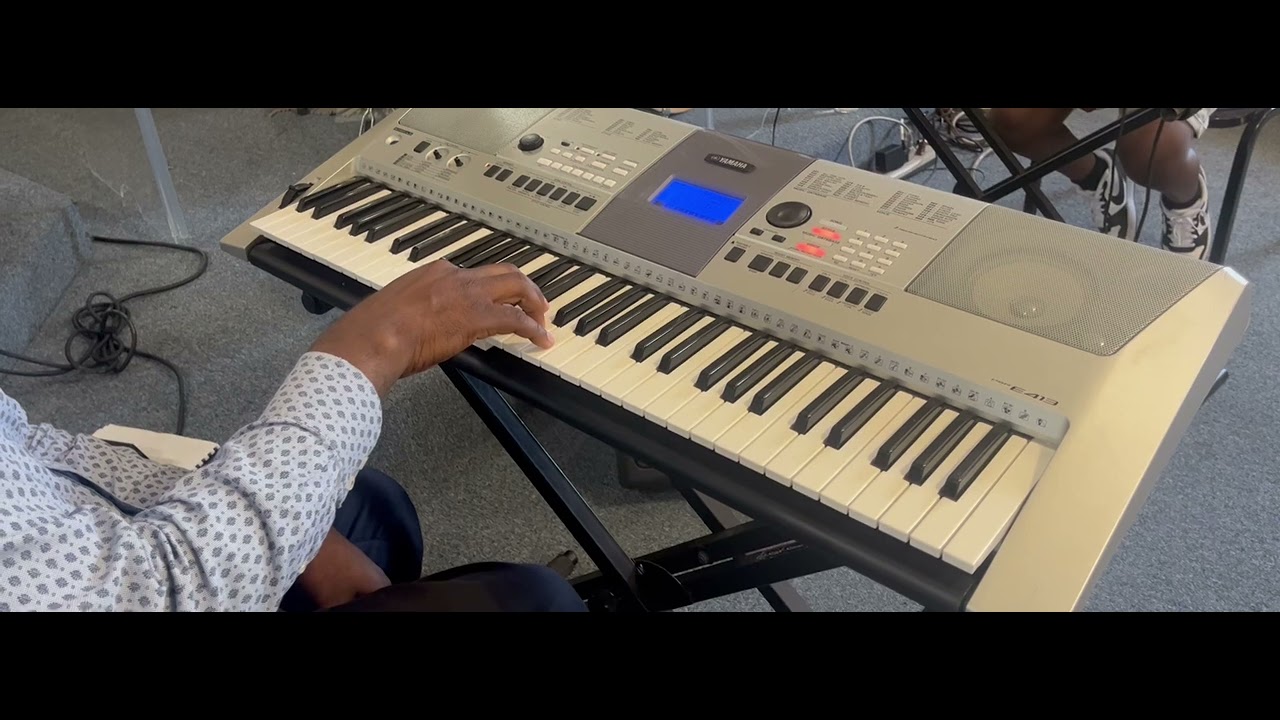 Dr. Thames teaches Beginner Piano (Total Beginner) part 1 - YouTube