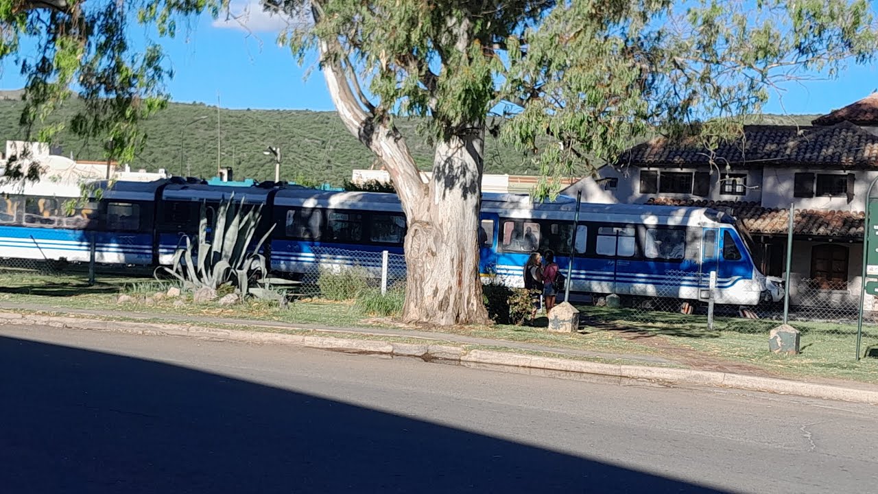 Coche Motor EMEPA Alerce 2618 ingresando a Estación La Cumbre. 19/01 ...