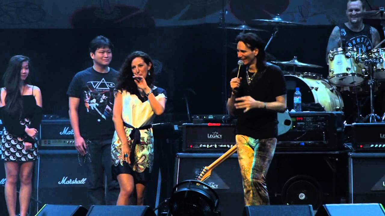 Steve Vai - Build Me A Song (with Alif Putra) (Live in Singapore 2014 ...