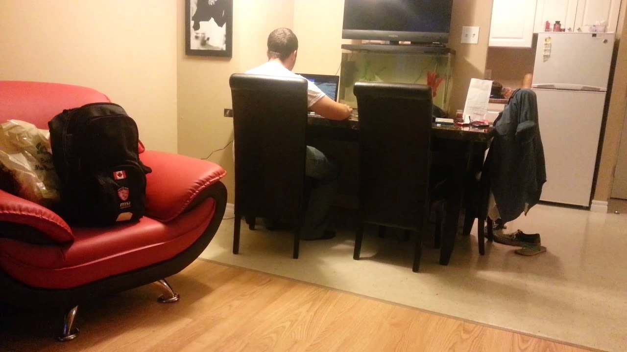 Guy freaks playing counter strike - YouTube