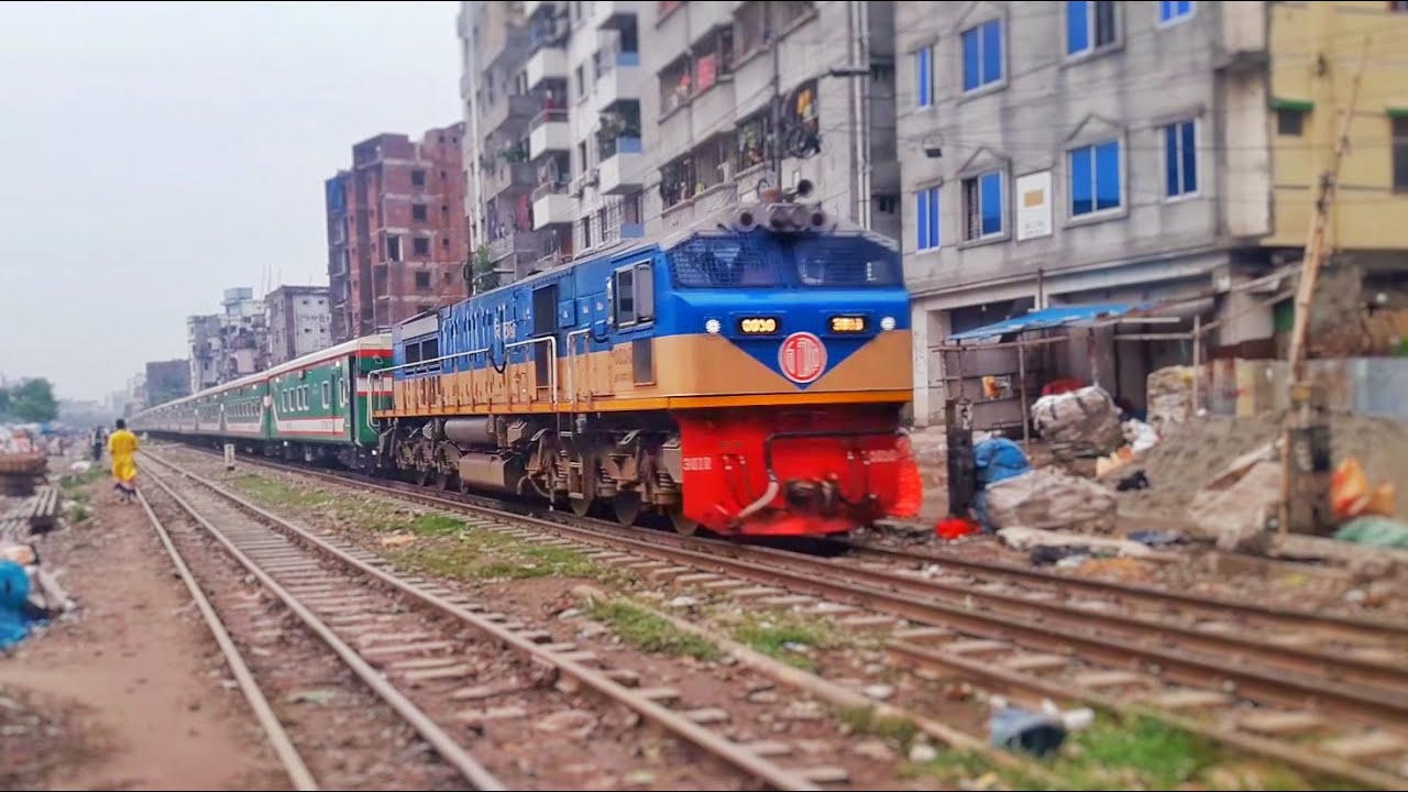 Parjatak Express Most luxurious Train crossing at Malibagh rail gate | Dhaka to Cox's bazar ...