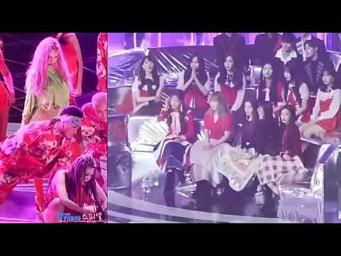 Red Velvet's reaction for HyunA's perfomance in Melon Music Awards 2017 when HyunA touch her boobs