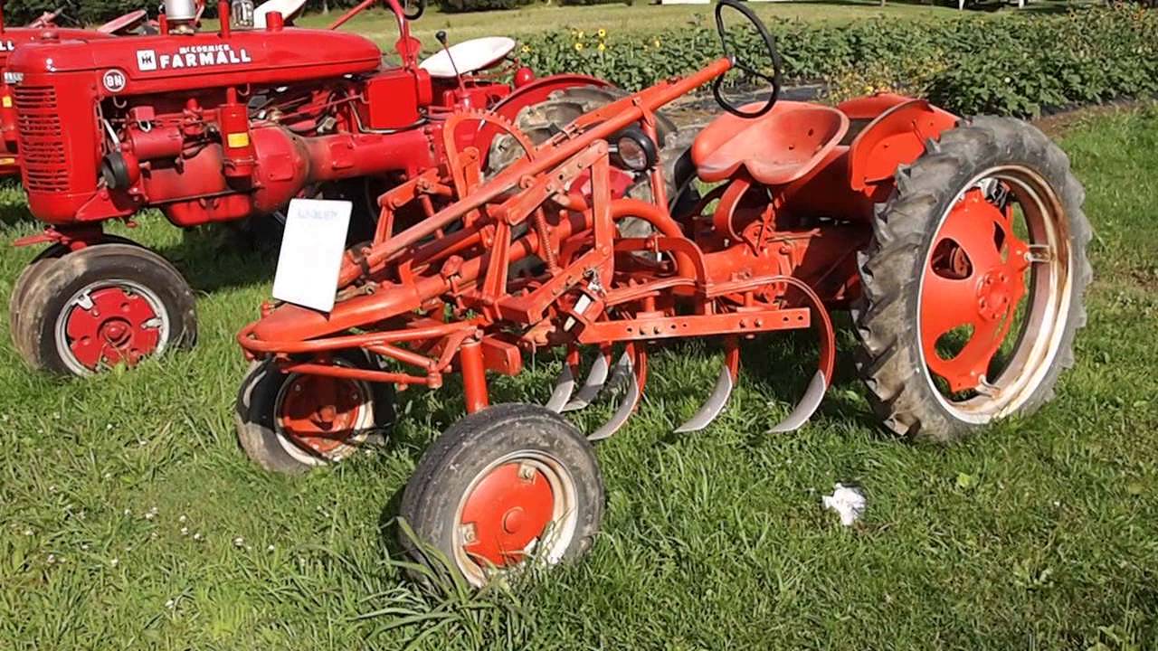 Allis Chalmers Model G 1948 - YouTube