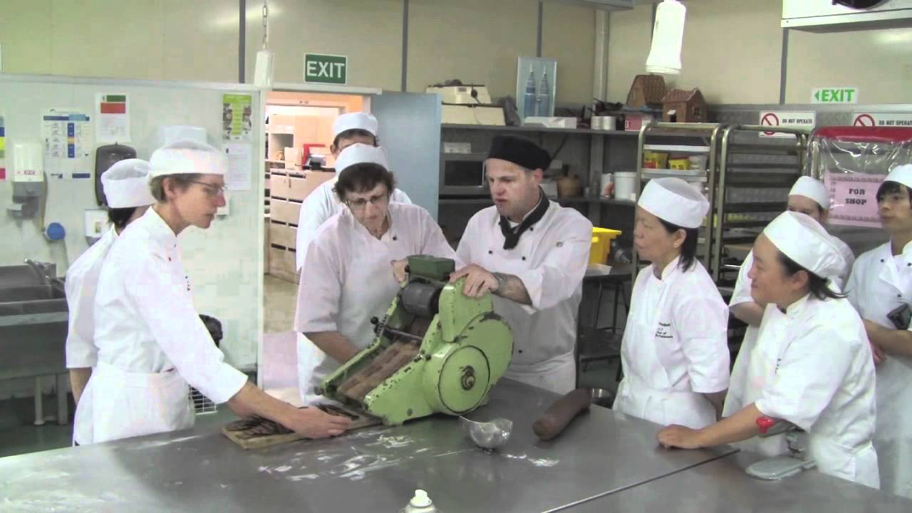 Speculaas Biscuit - Baking with Peter Rood - YouTube
