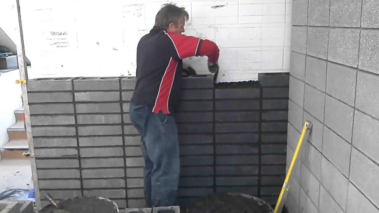 BLOCKLAYING - STACKBOND HALF HIGH BLOCKS - YouTube