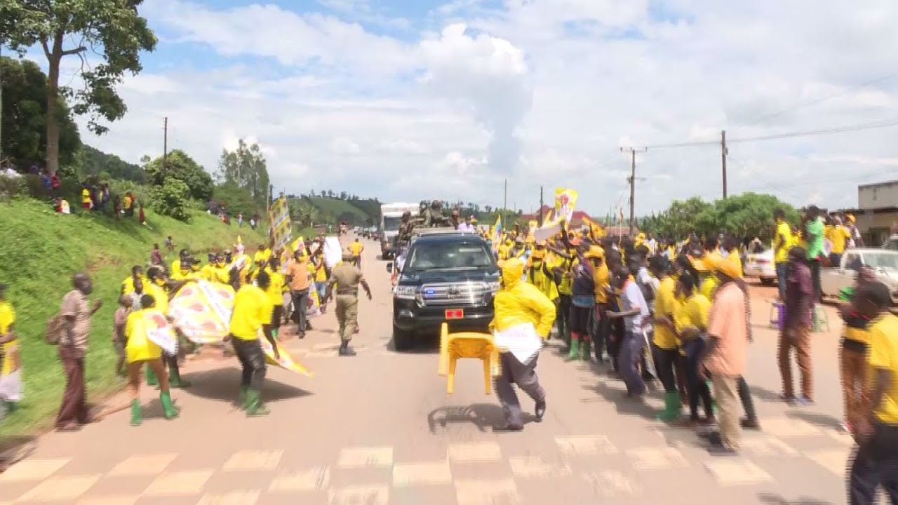 Man intercepts President Museveni's convoy with a chair in Ntungamo ...