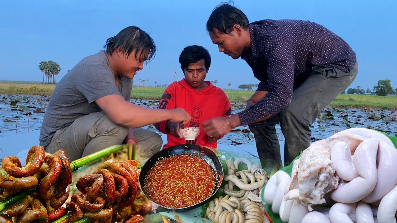 How To Roasted Pig Intestine to get much tasty! - YouTube