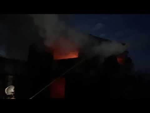 В СНТ «Ясная Поляна» под Екатеринбургом горит дом